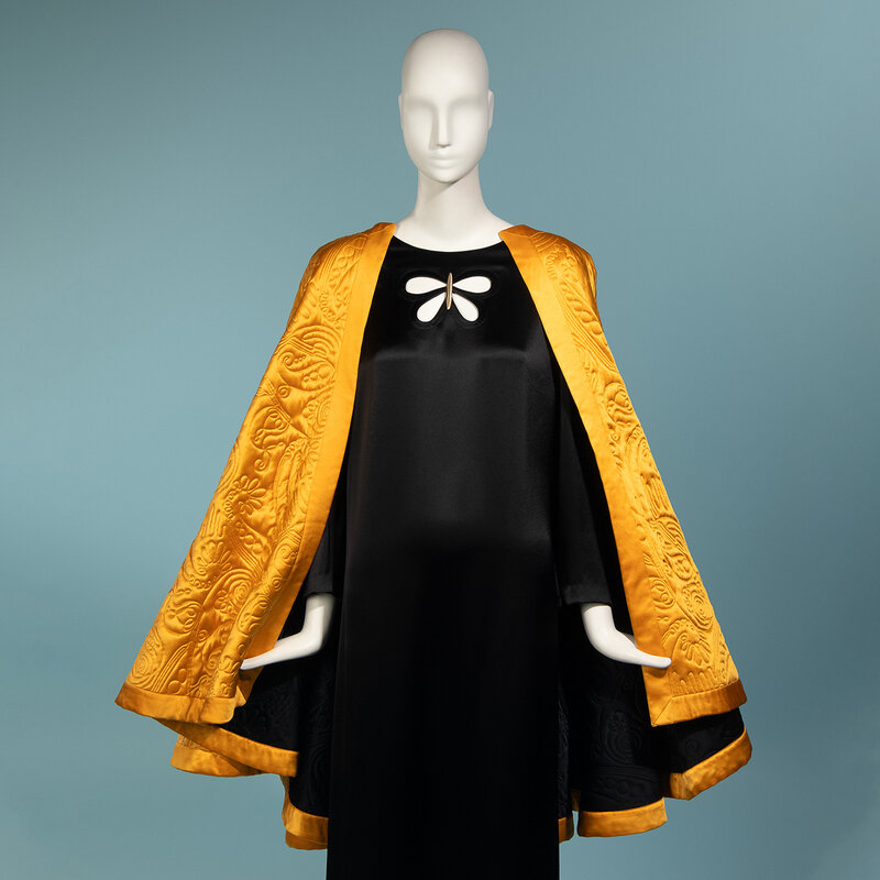 Hindman Auctions & Private Sales | Fine Art, Antiques, Jewelry & More